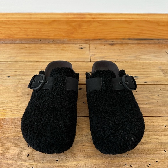 James Perse | Shoes | James Perse Black Shearling Slipon Clog | Poshmark